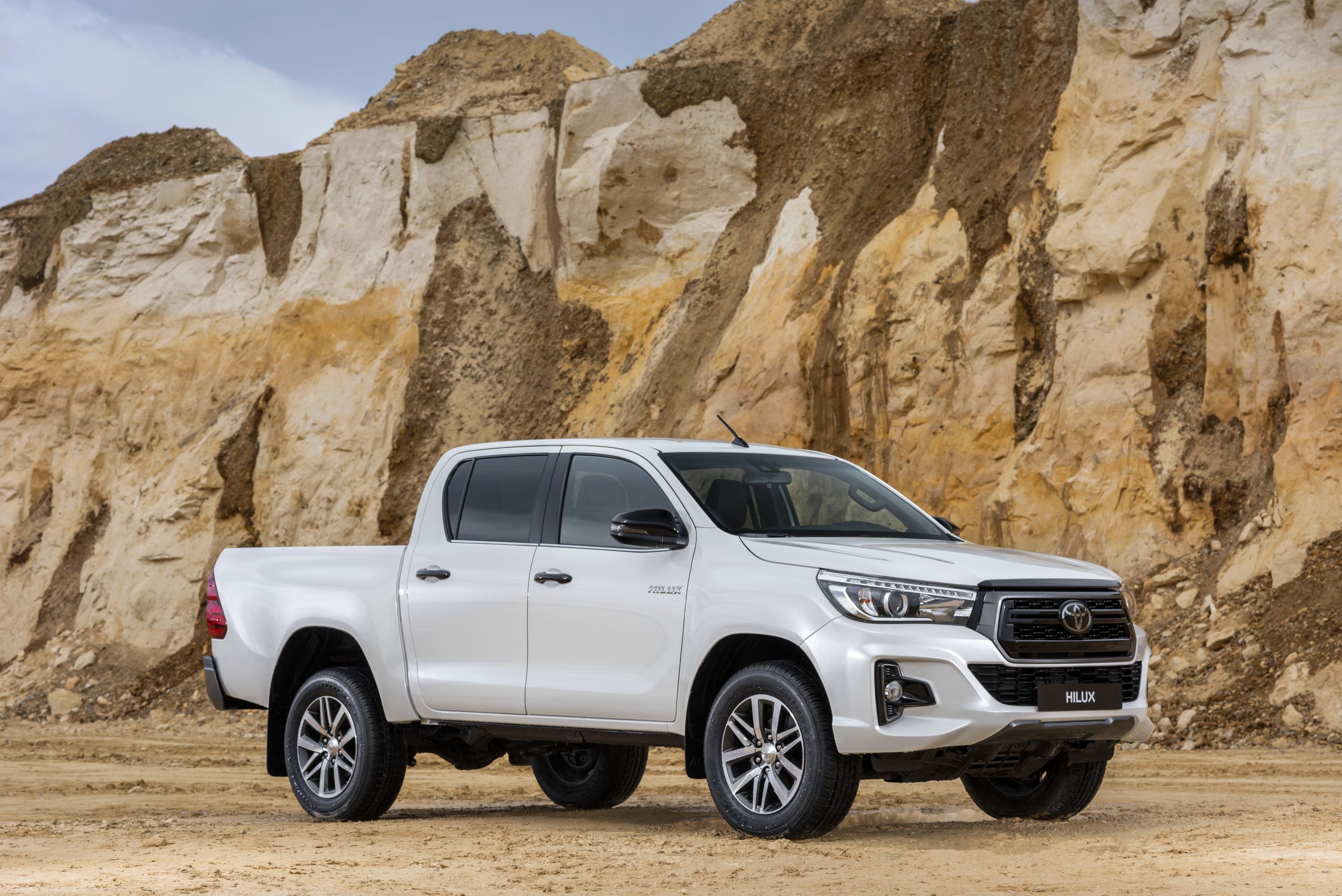 Toyota hilux usa store